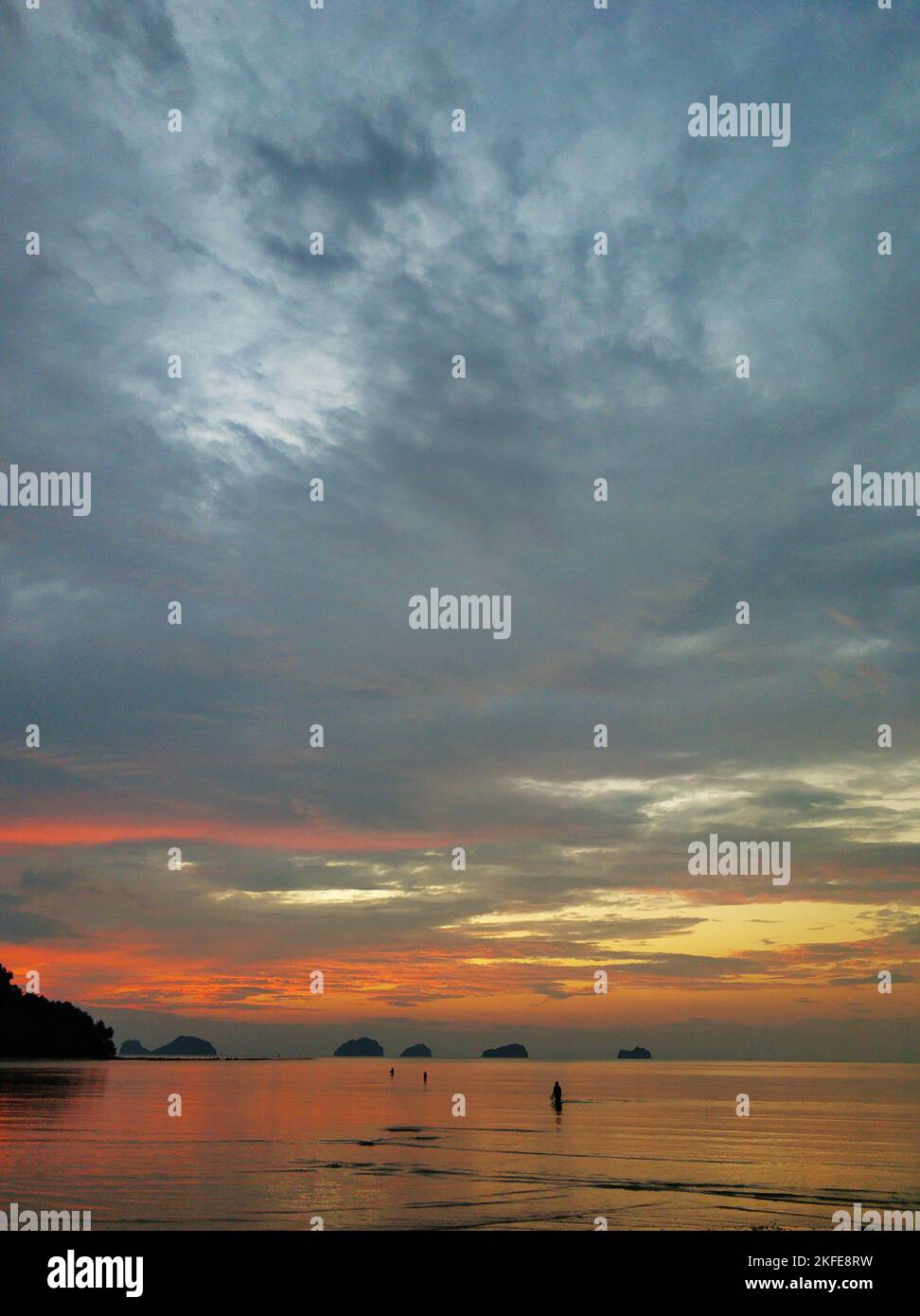 Evening sunset on the beach of a tropical island by the ocean Stock ...