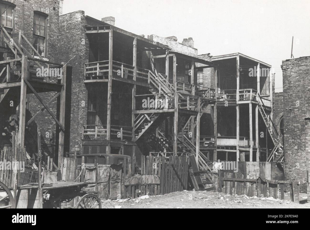 Run down apartments usa hi-res stock photography and images - Alamy