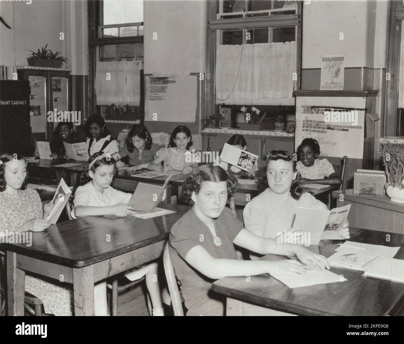 1940s african american school girl hi-res stock photography and images ...