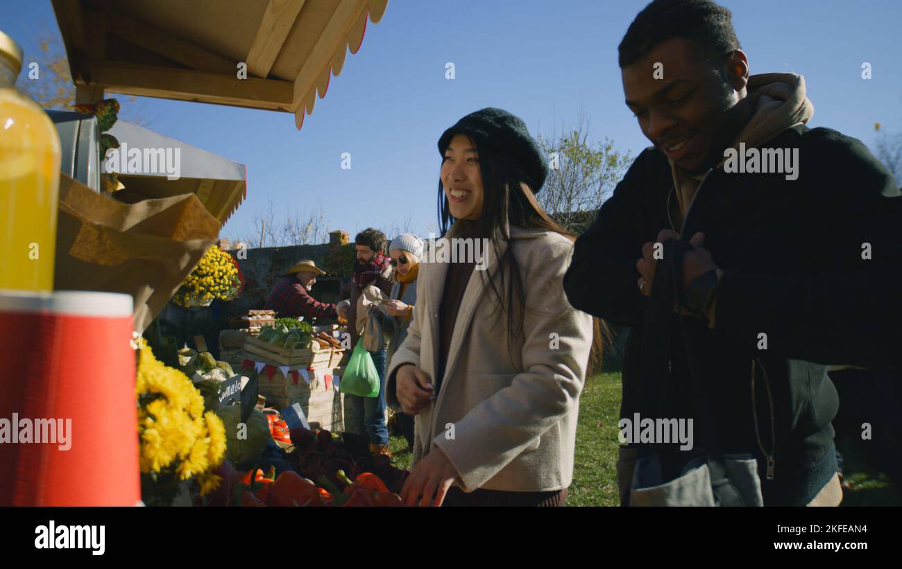 Man choosing fresh fruits hi-res stock photography and images - Alamy