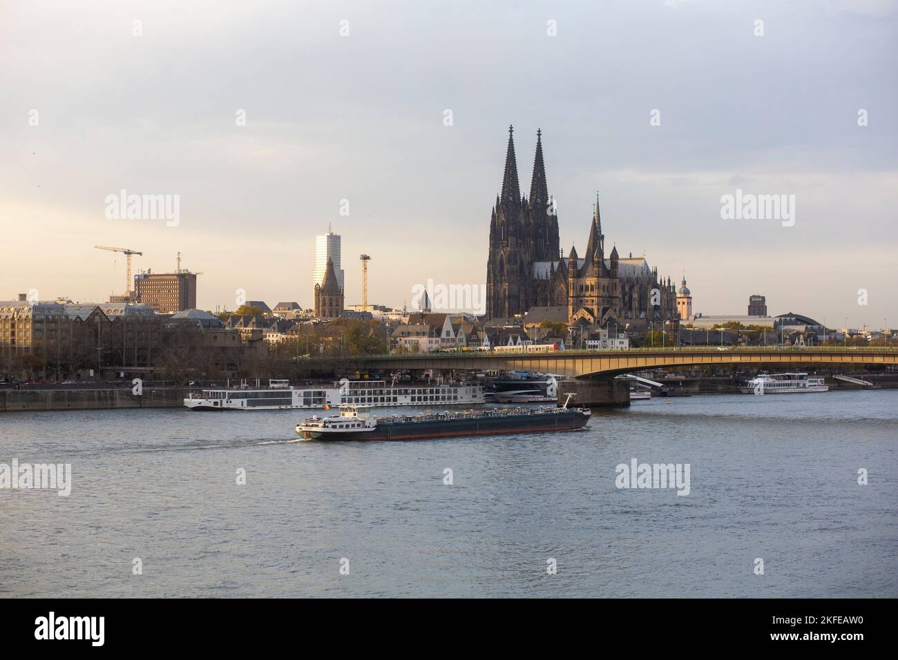 A view of the city of Cologne and the River Rhine Stock Photo - Alamy