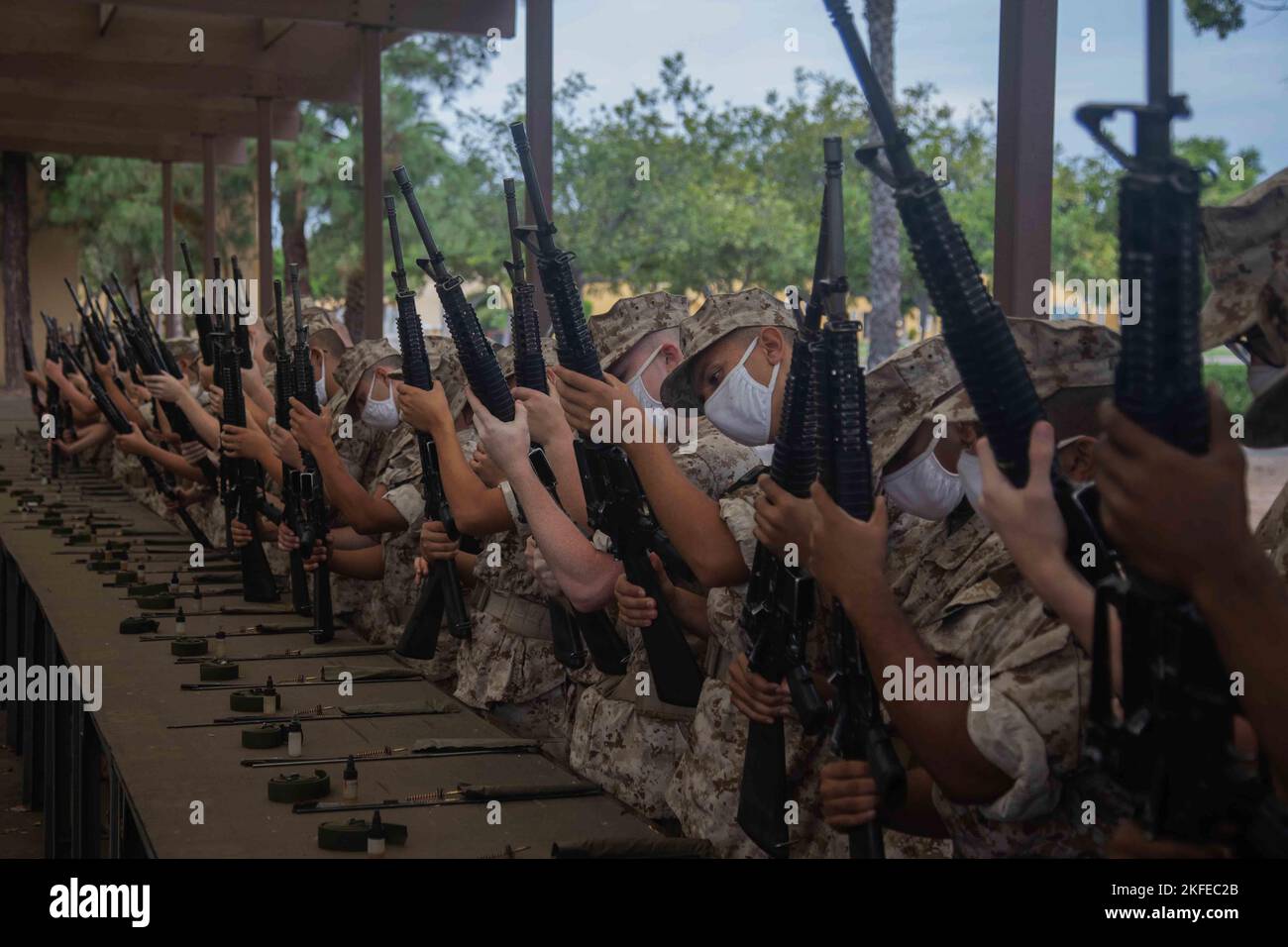 U.S. Marine Corps recruits with Golf Company, 2nd Recruit Training ...