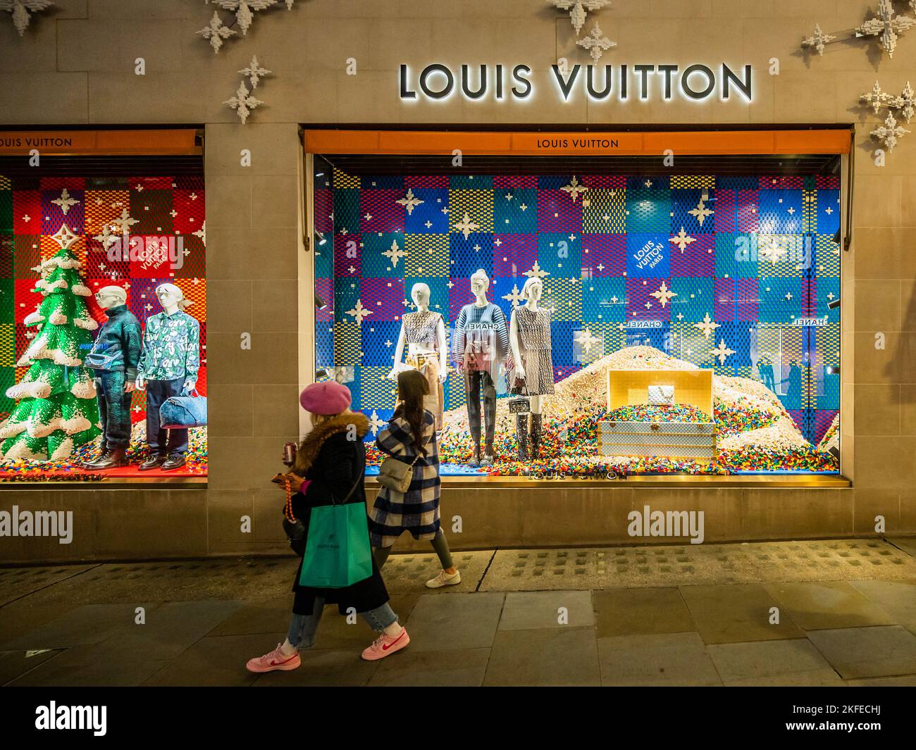 London, UK. 17th Nov, 2022. The Louis Vuitton store - Christmas lights ...