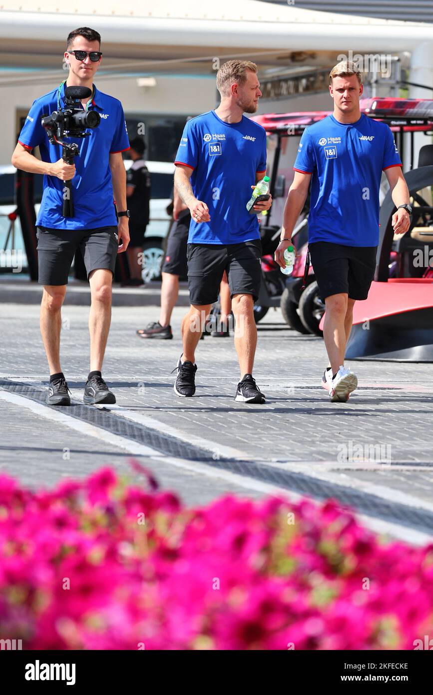 Abu Dhabi, UAE. 18/11/2022, (L to R): Kevin Magnussen (DEN) Haas F1 ...