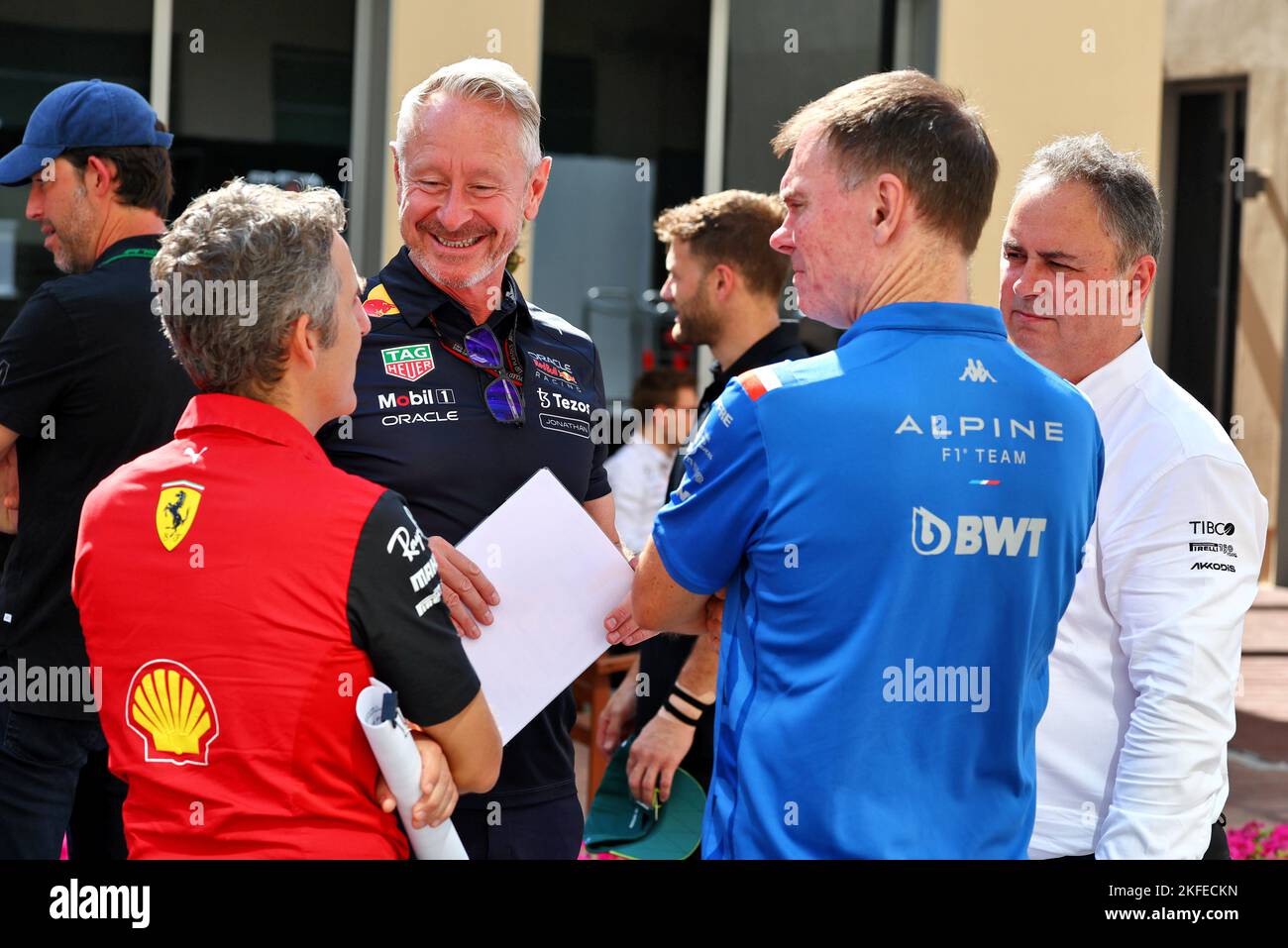 Abu Dhabi, UAE. 18/11/2022, (L to R): Inaki Rueda (ESP) Ferrari Head of ...
