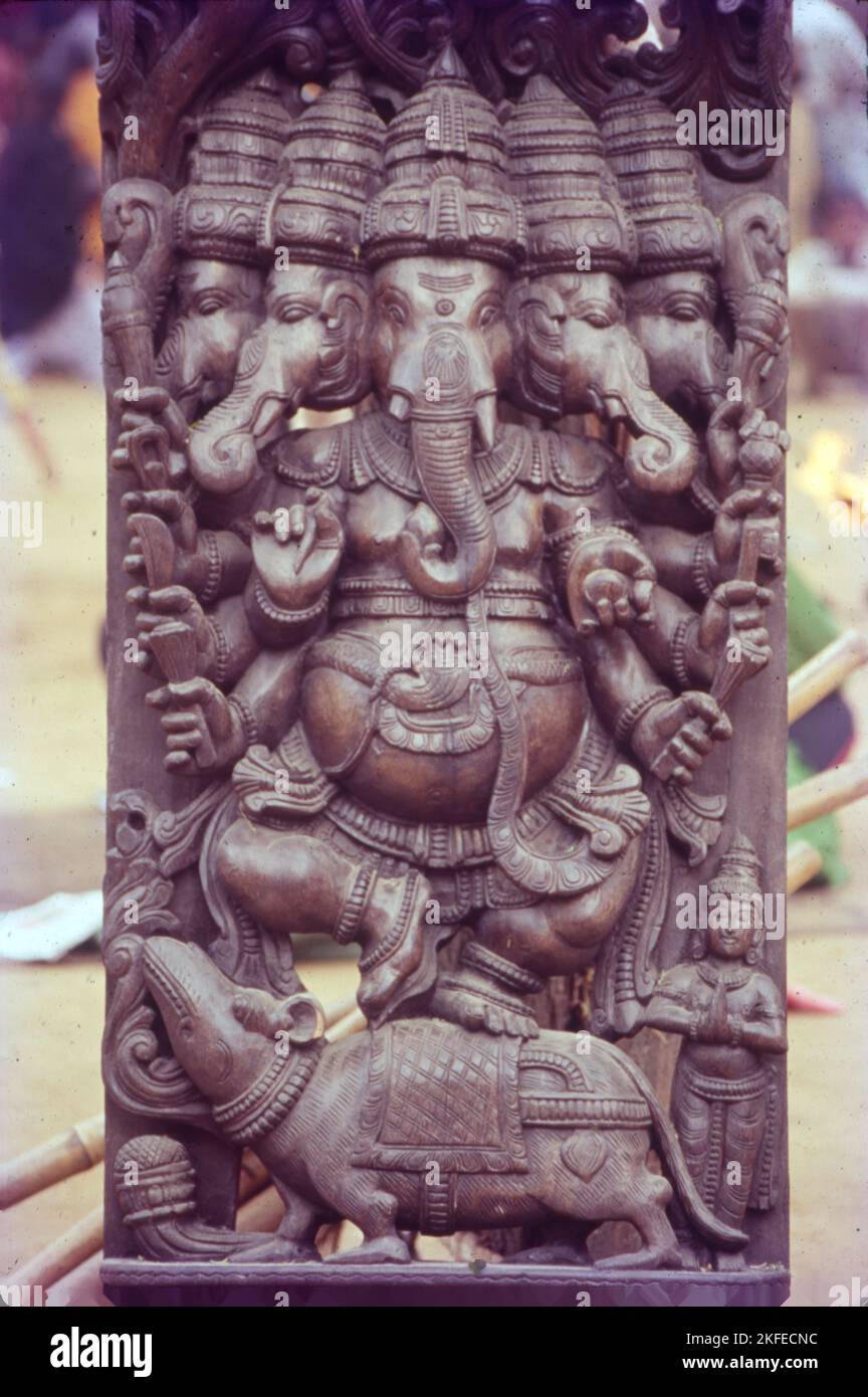 Wooden idol of ganesh hi-res stock photography and images - Alamy