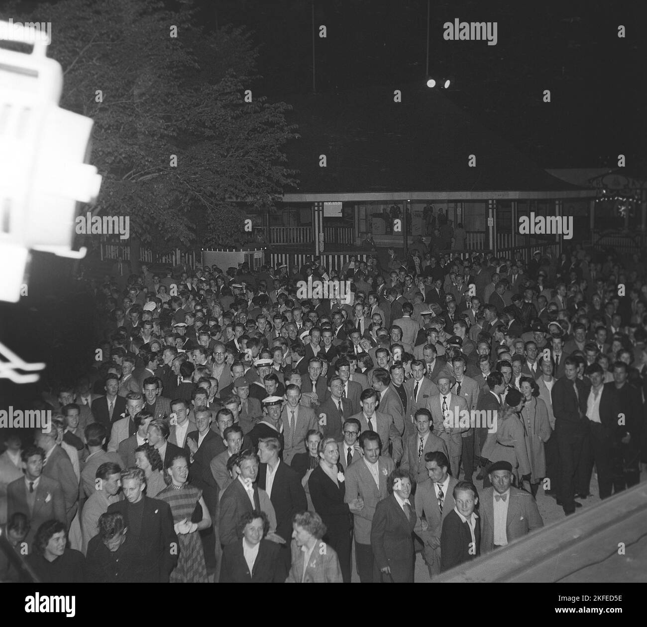 1950s crowd at concert hi-res stock photography and images - Alamy