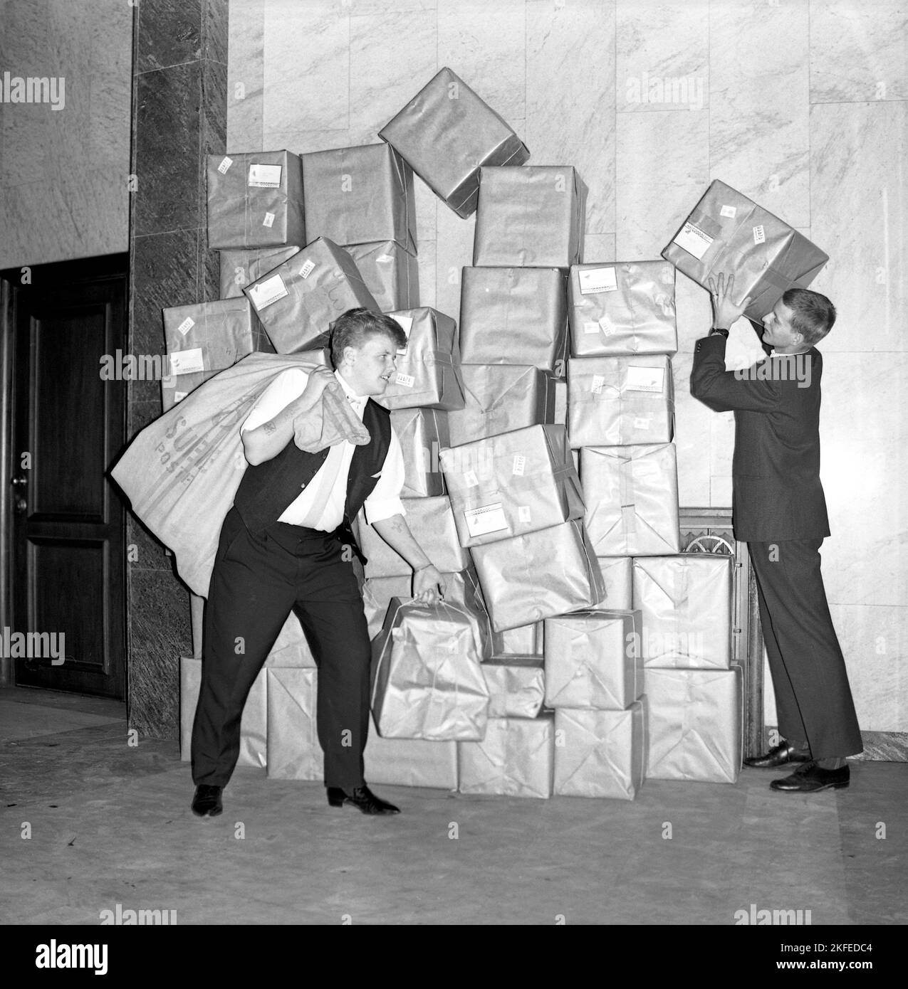 Hair dressers 60s hi-res stock photography and images - Alamy