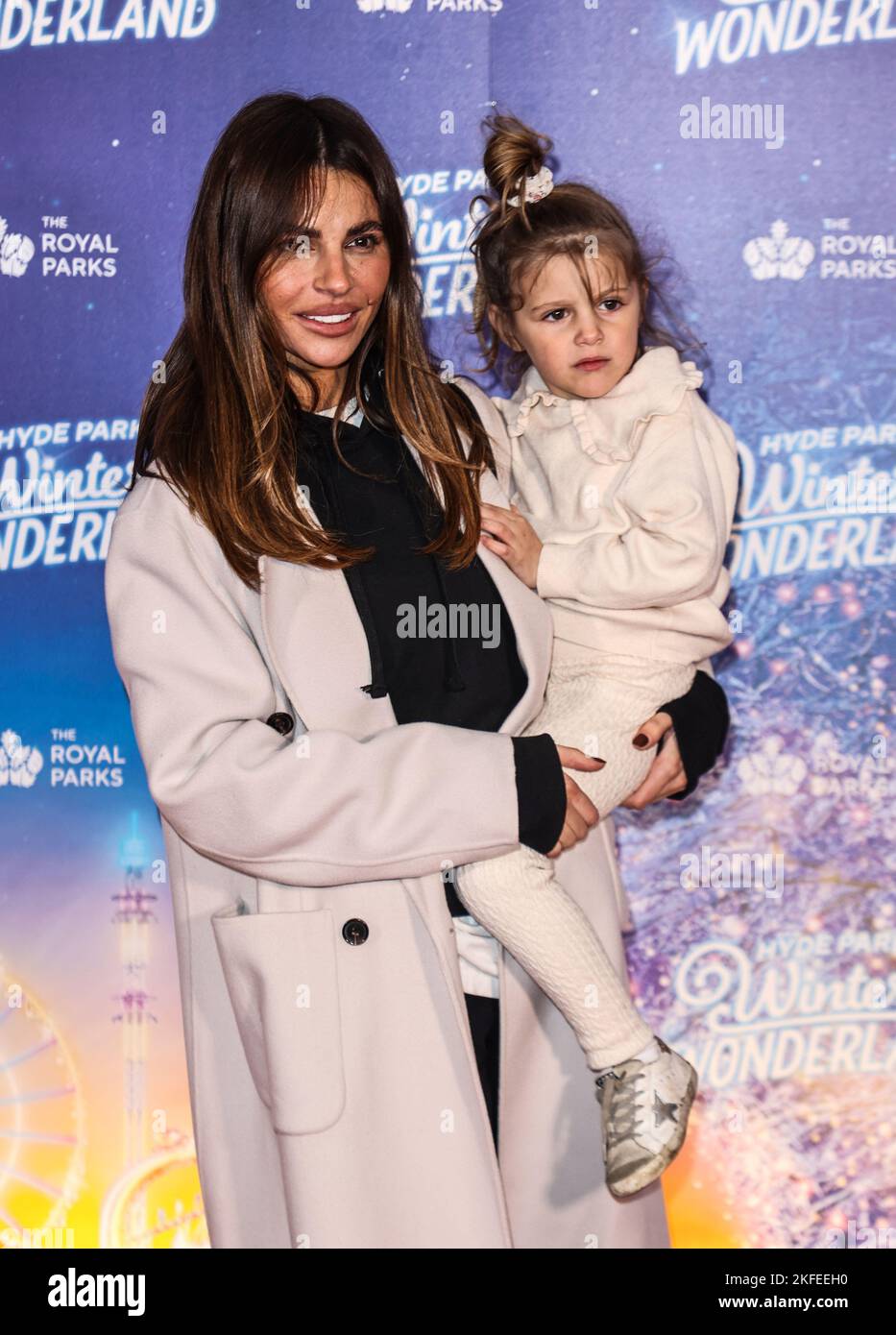 Hyde park winter wonderland 2022 hi-res stock photography and images ...