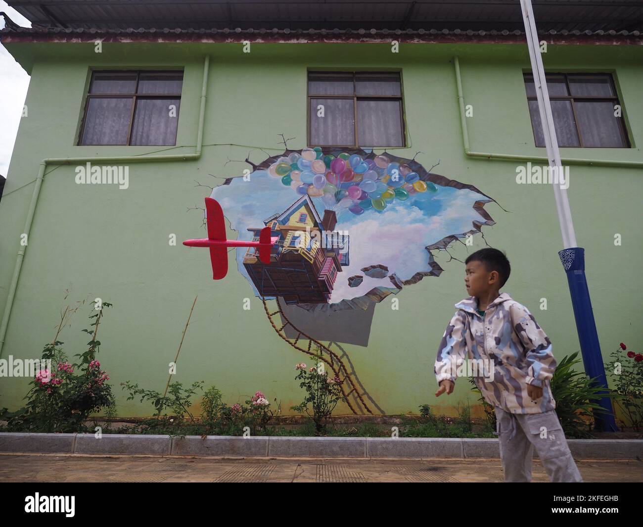 Three-dimensions wall paintings draw people's attention in Jinlong ...