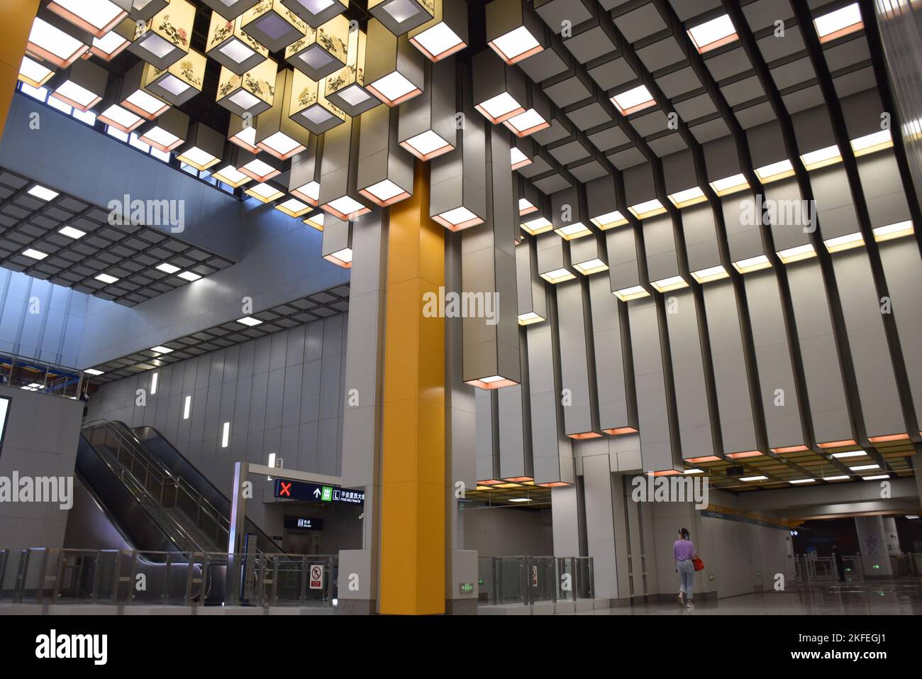 The Ming dynasty lanterns on the ceiling and the hall columns with ...