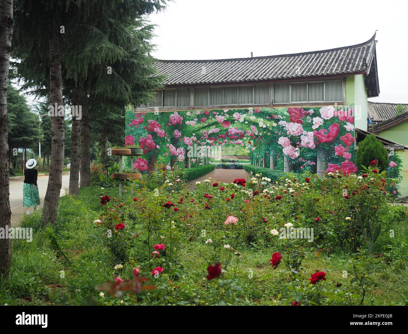 Three-dimensions wall paintings draw people's attention in Jinlong ...