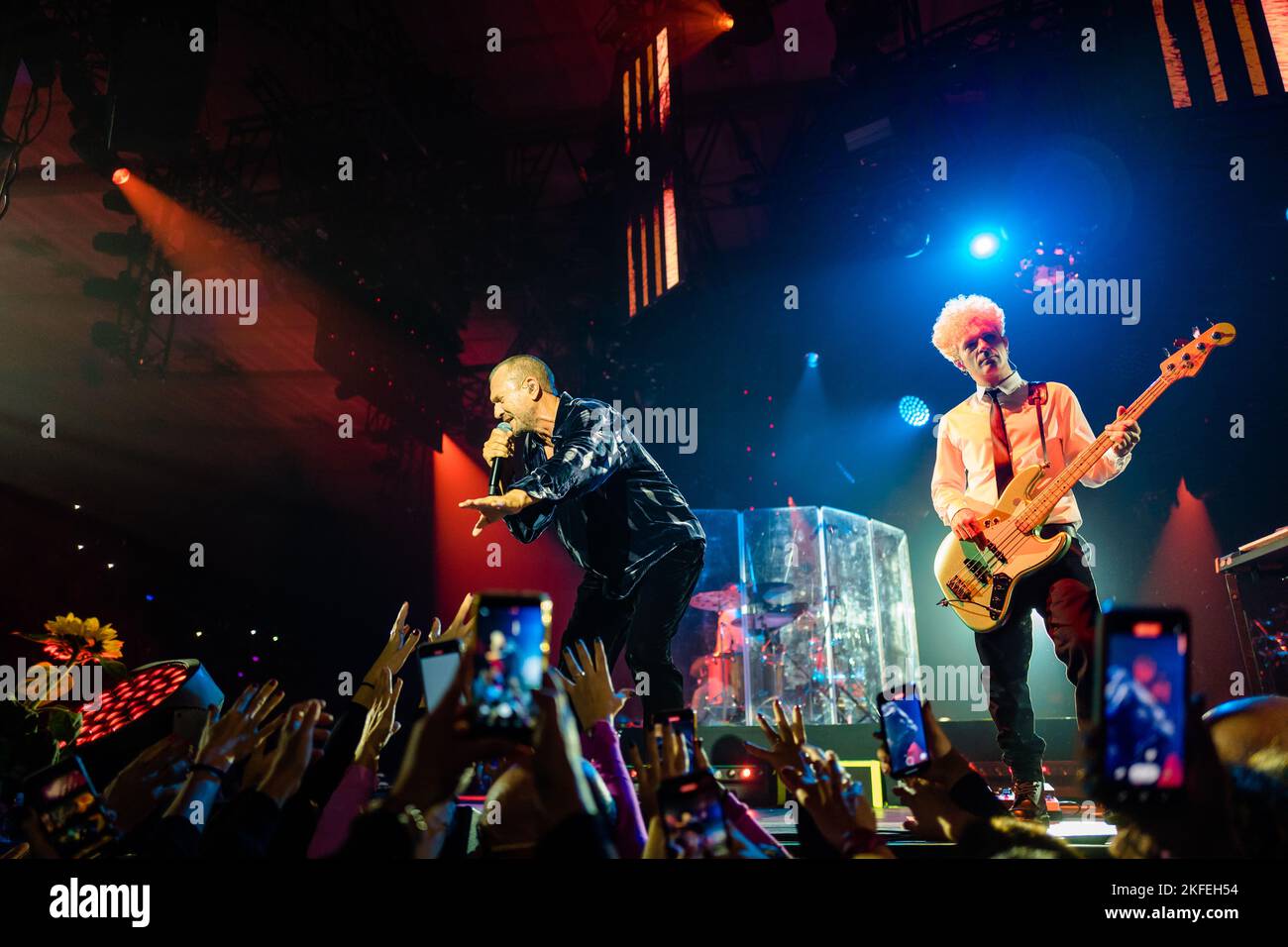 Bari, Italy. 17th Nov, 2022. Biagio Antonacci performs at Palaflorio ...