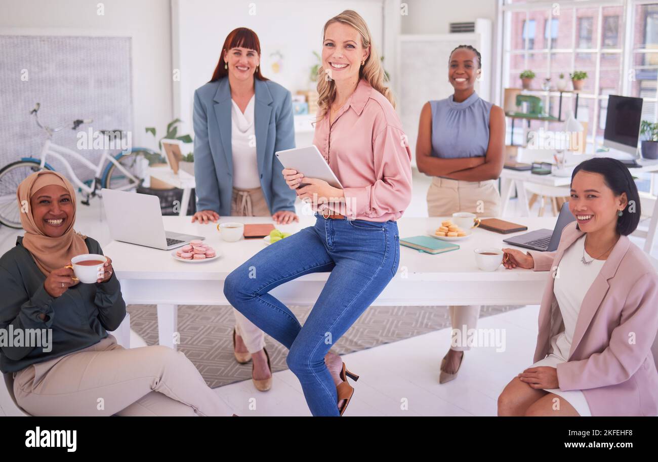 Creative women hi-res stock photography and images - Alamy