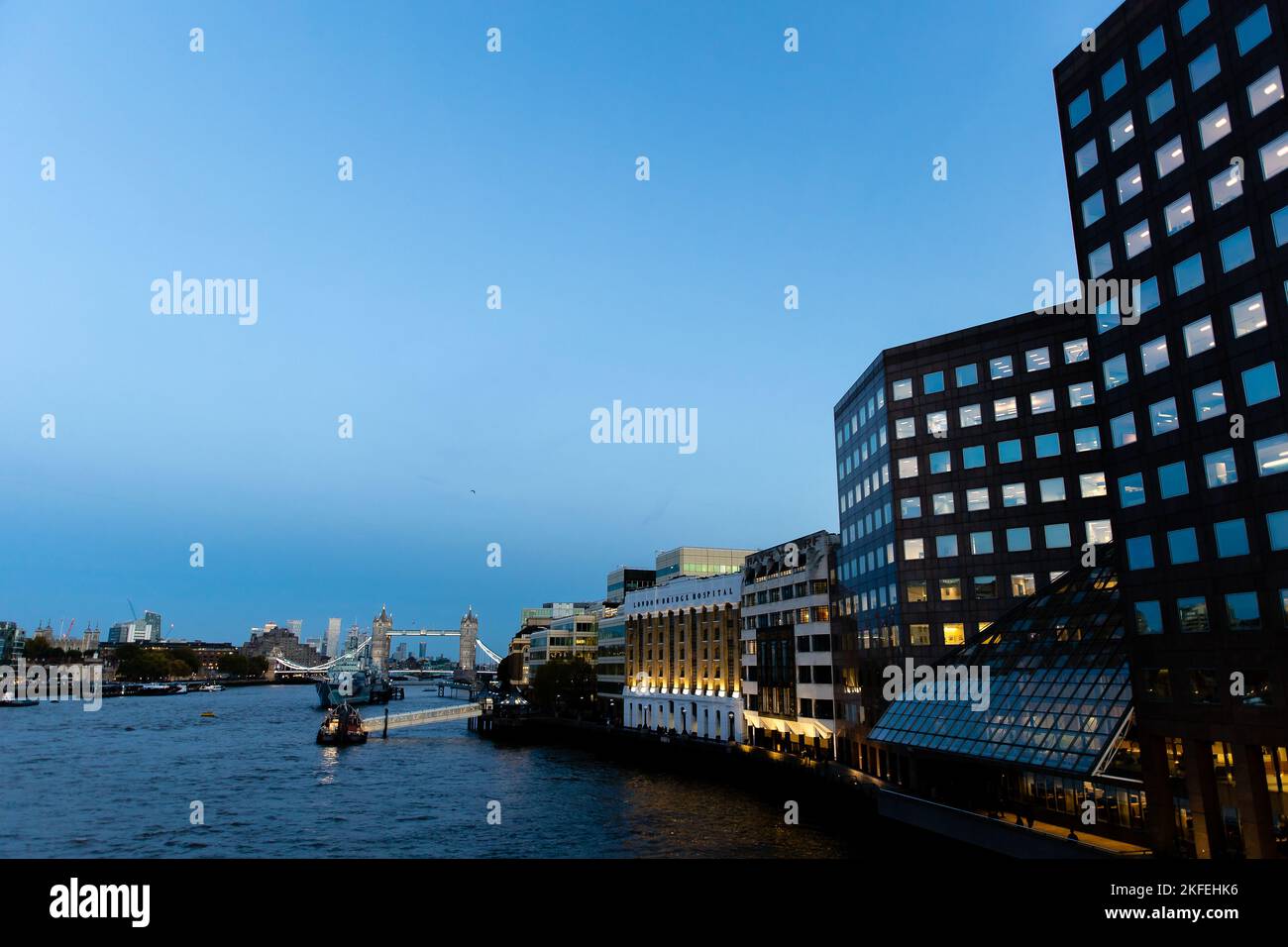 Thames by night - view over the river Thames, with tower bridge in ...