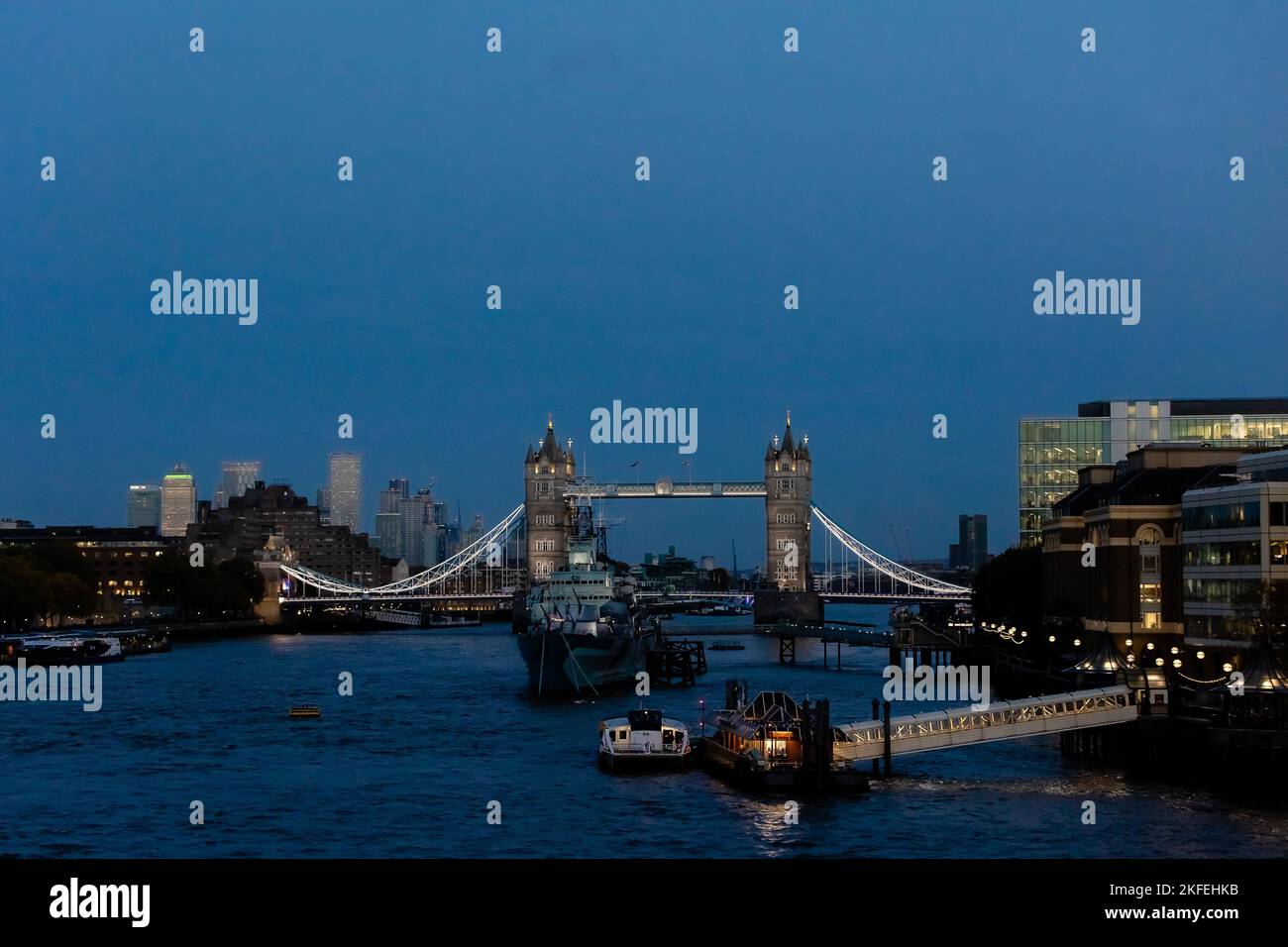 Thames by night - view over the river Thames, with tower bridge in ...