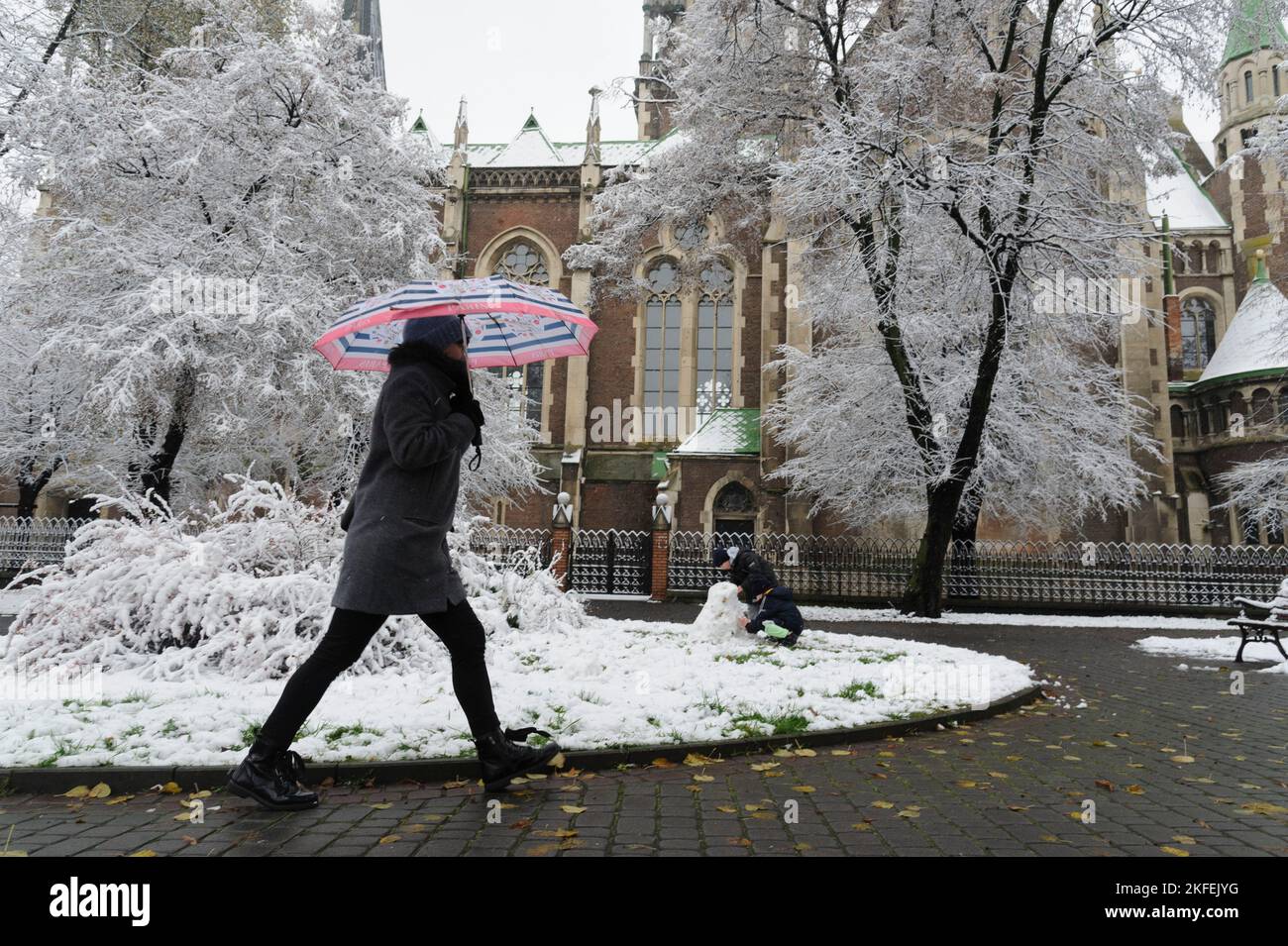 Lviv, Ukraine, 17 November 2022.In Lviv, the first snow of this season ...