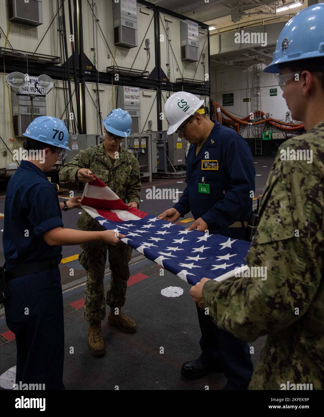 220912-N-MD461-1207 SAN DIEGO (Sept. 12, 2022) Sailors assigned to ...