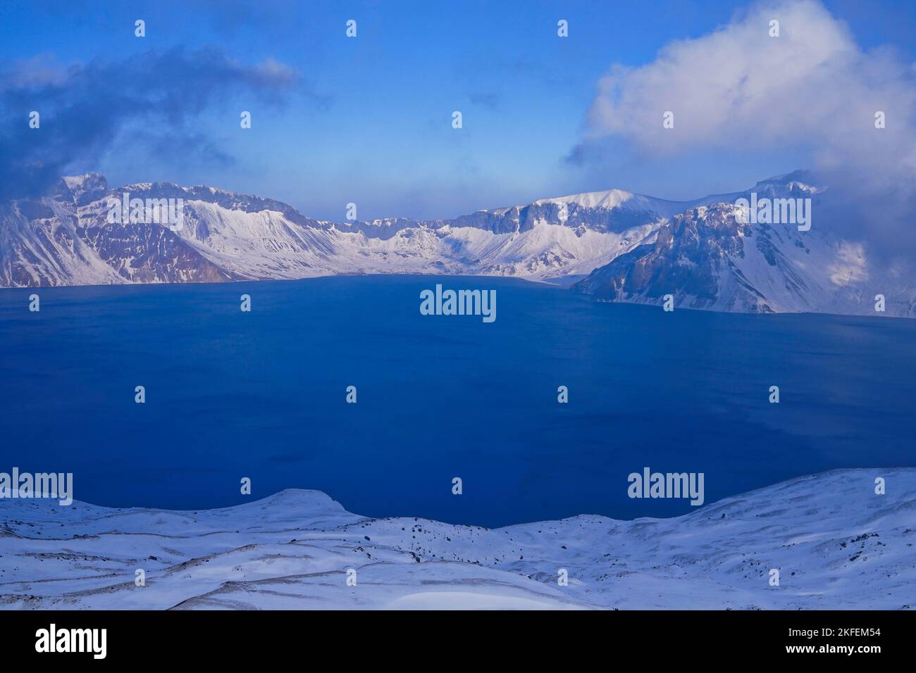 Aerial photos show the early winter scenery of the Changbai Mountains ...