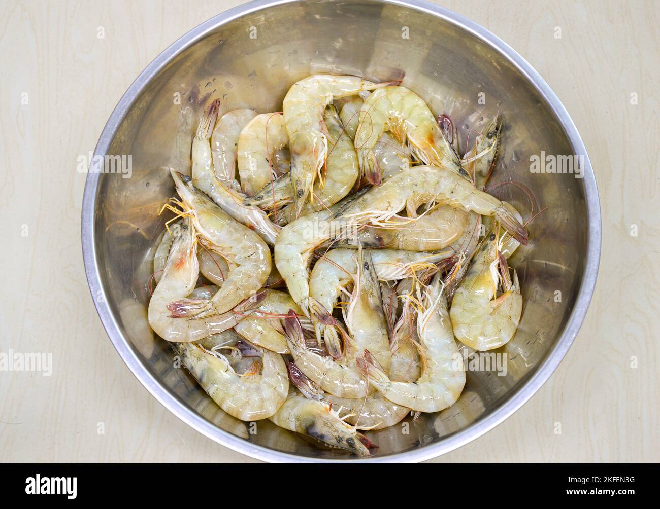 Fresh shrimp, seafood shrimp in a container Stock Photo - Alamy