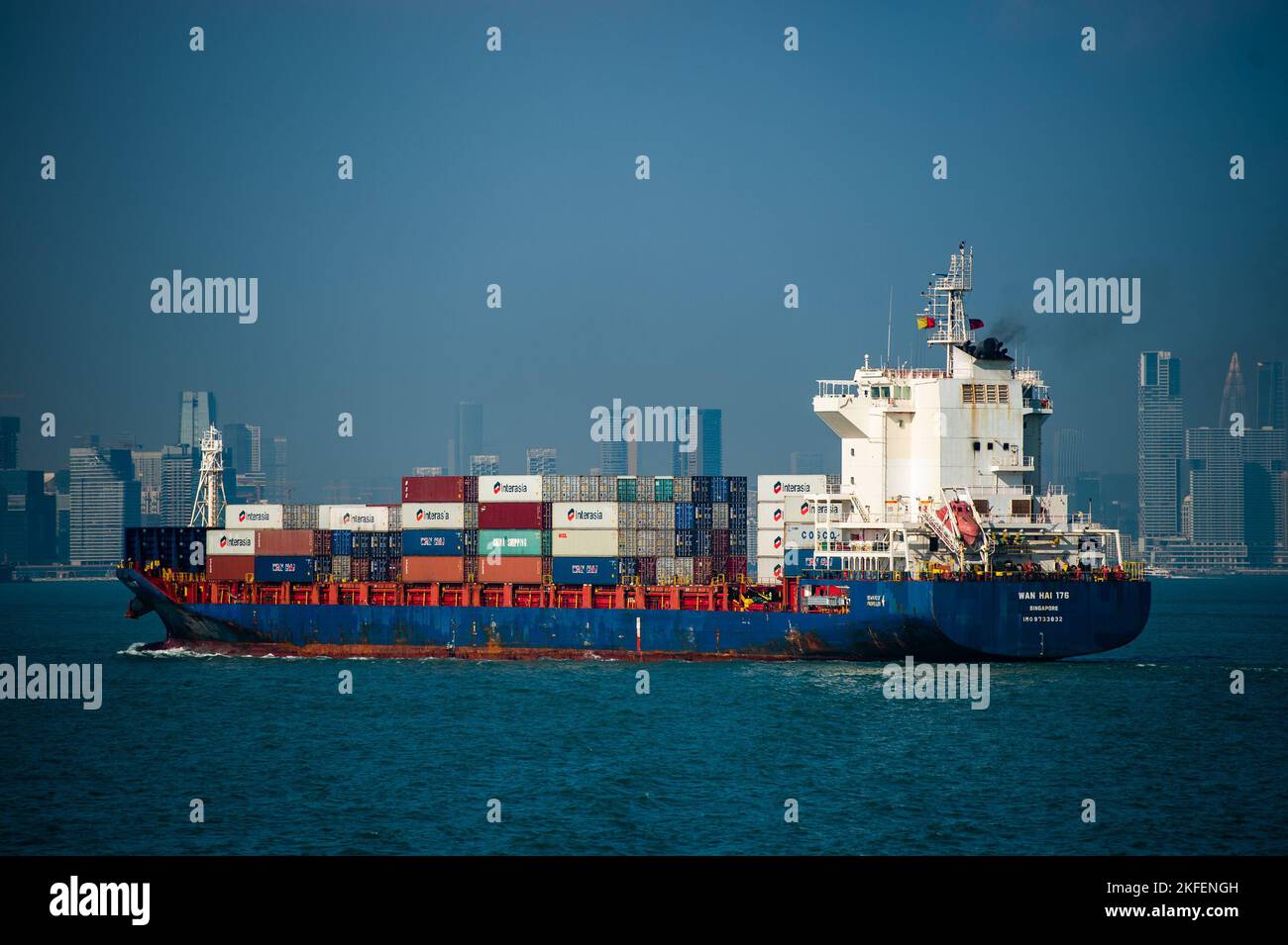 Container ships shuttle over the sea at the Guangdong-Hong Kong-Macao ...