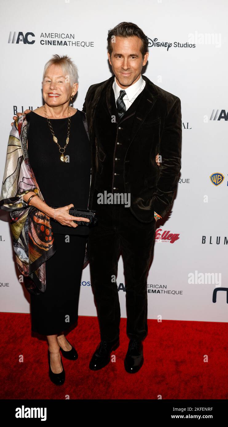 Los Angeles, CA - Nov 17, 2022: Tammy Reynolds and Ryan Reynolds attend ...