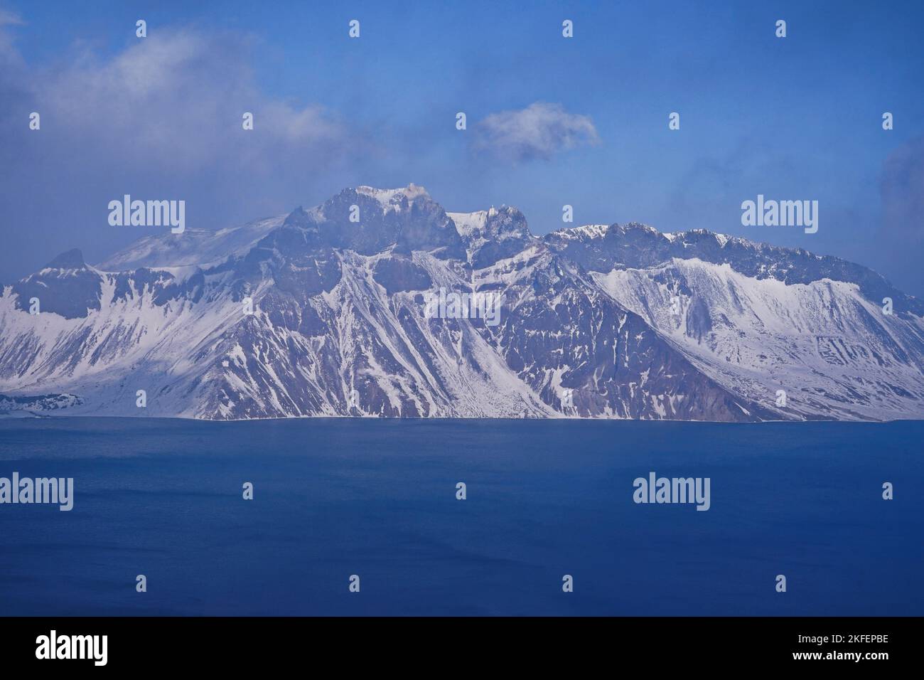 Aerial photos show the early winter scenery of the Changbai Mountains ...