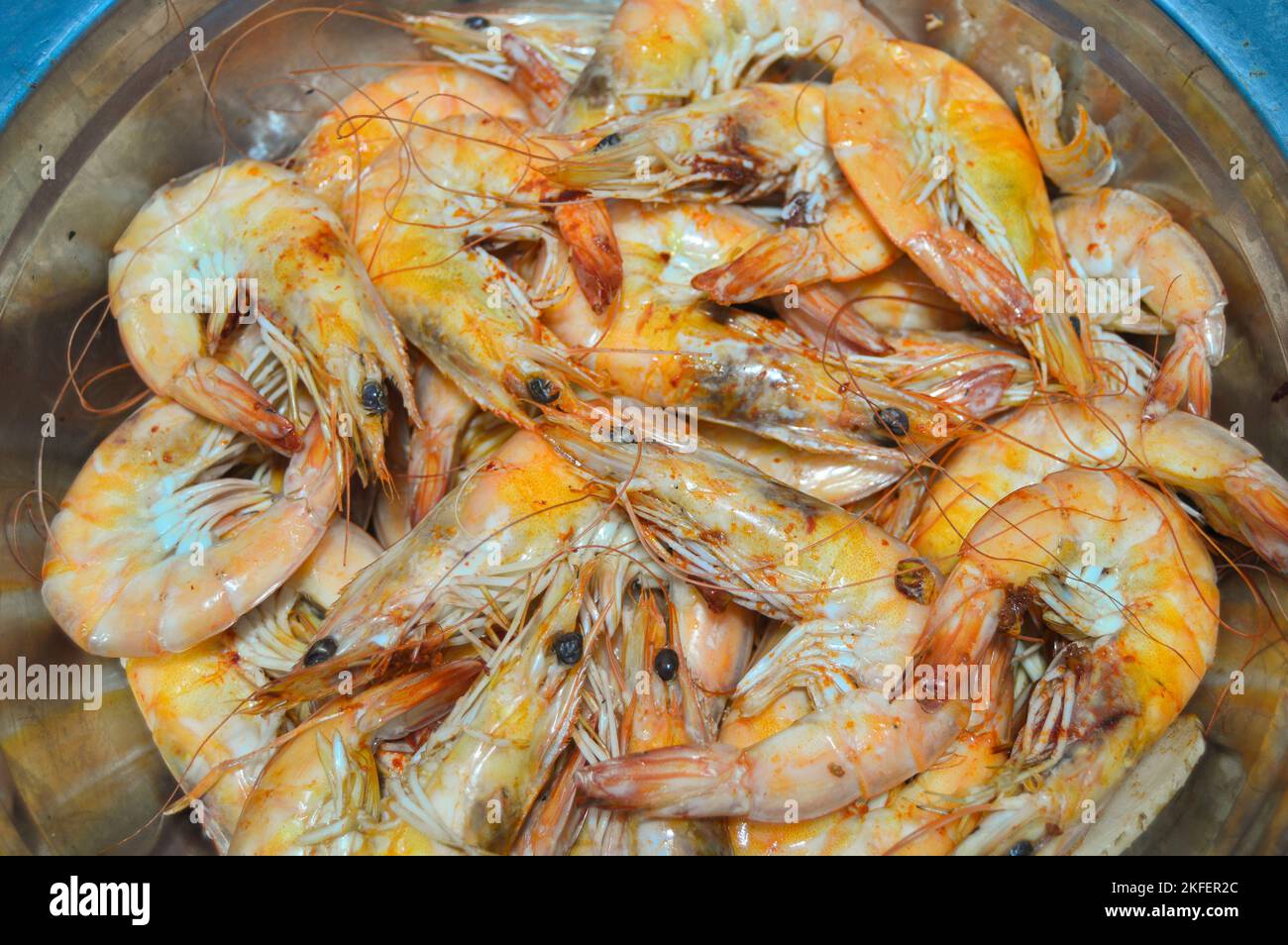 Shrimp that has been cooked through the process of cooking its color is ...
