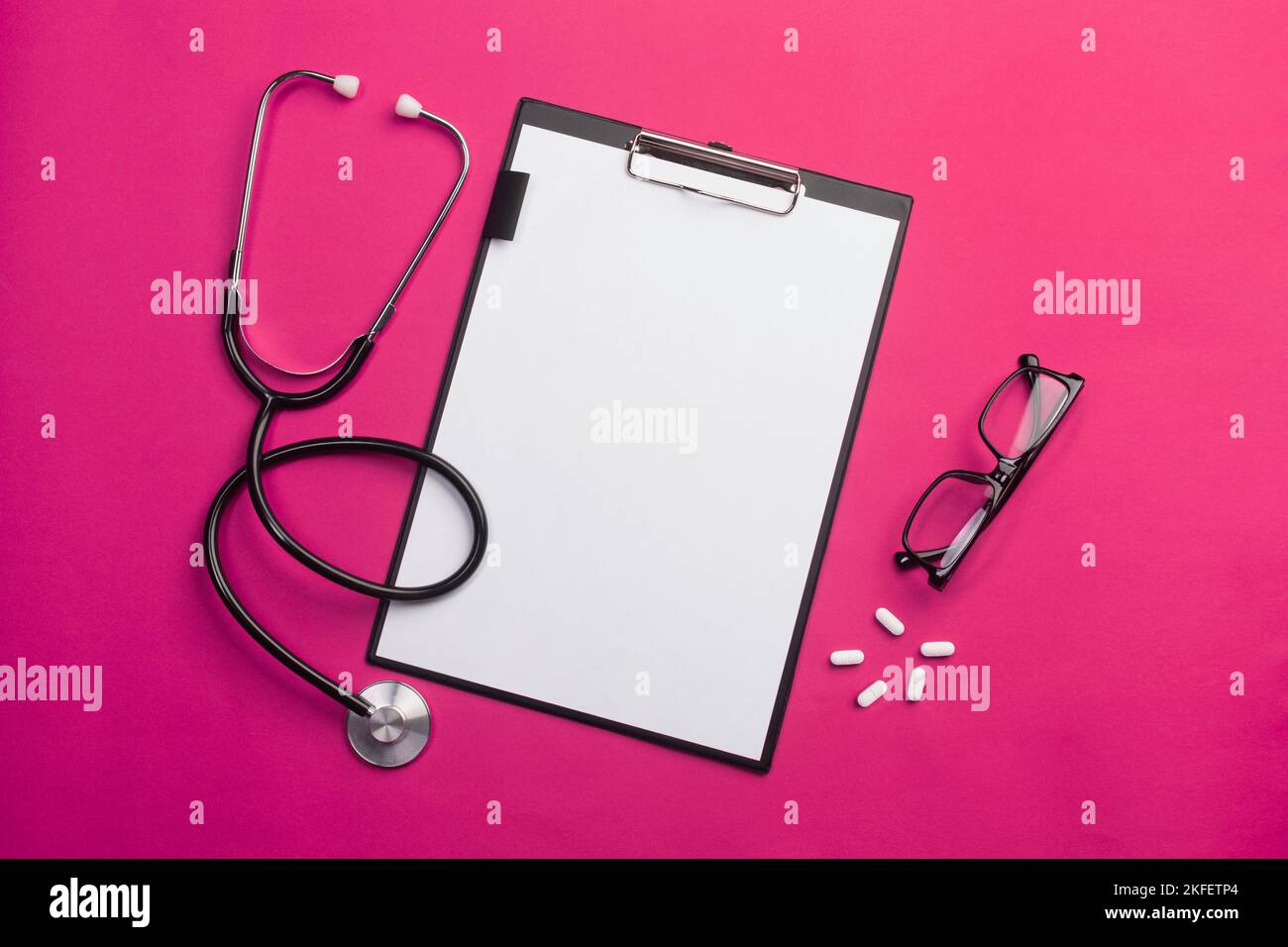 Doctor patient consultation red hi-res stock photography and images - Alamy