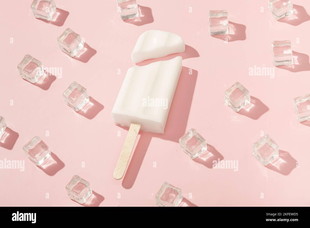 Vector ice cream cone hi-res stock photography and images - Alamy