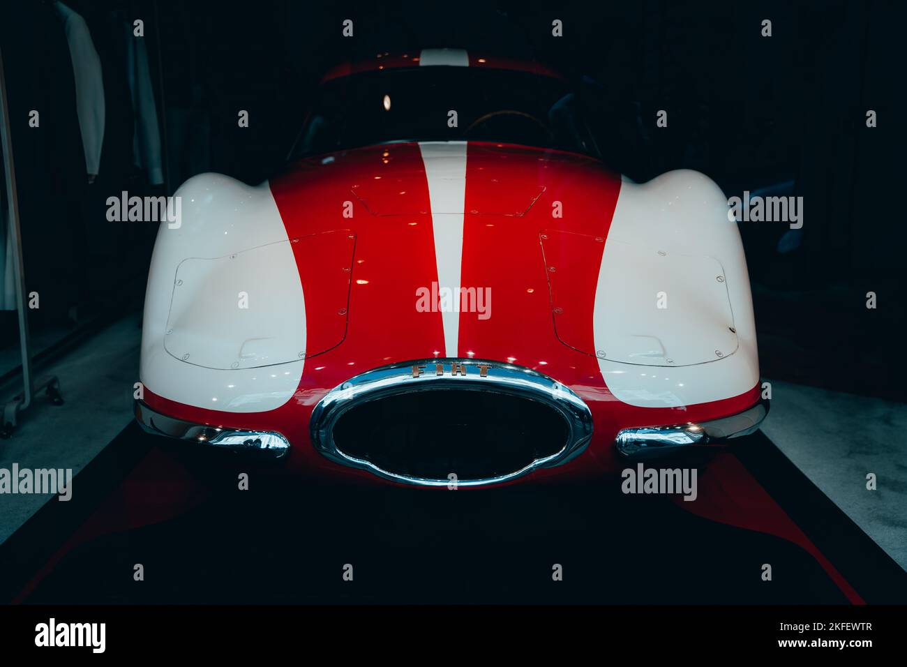 Red and white vintage car hi-res stock photography and images - Alamy