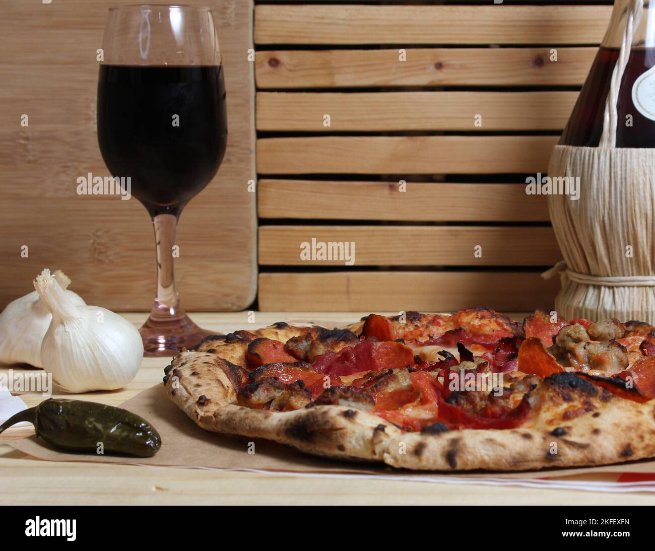 Traditional chianti bottle hi-res stock photography and images - Alamy