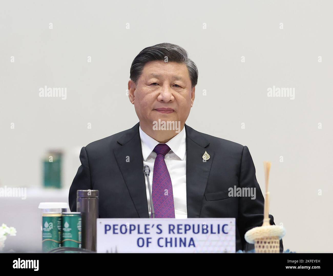 Shouldering responsibility hi-res stock photography and images - Alamy