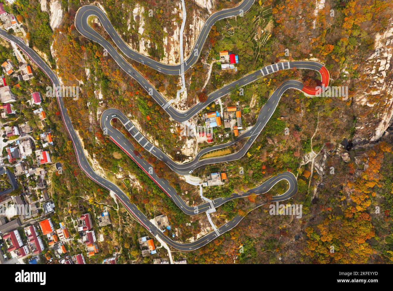 LIANYUNGANG, CHINA - NOVEMBER 18, 2022 - Aerial photo shows an 18.7-km ...