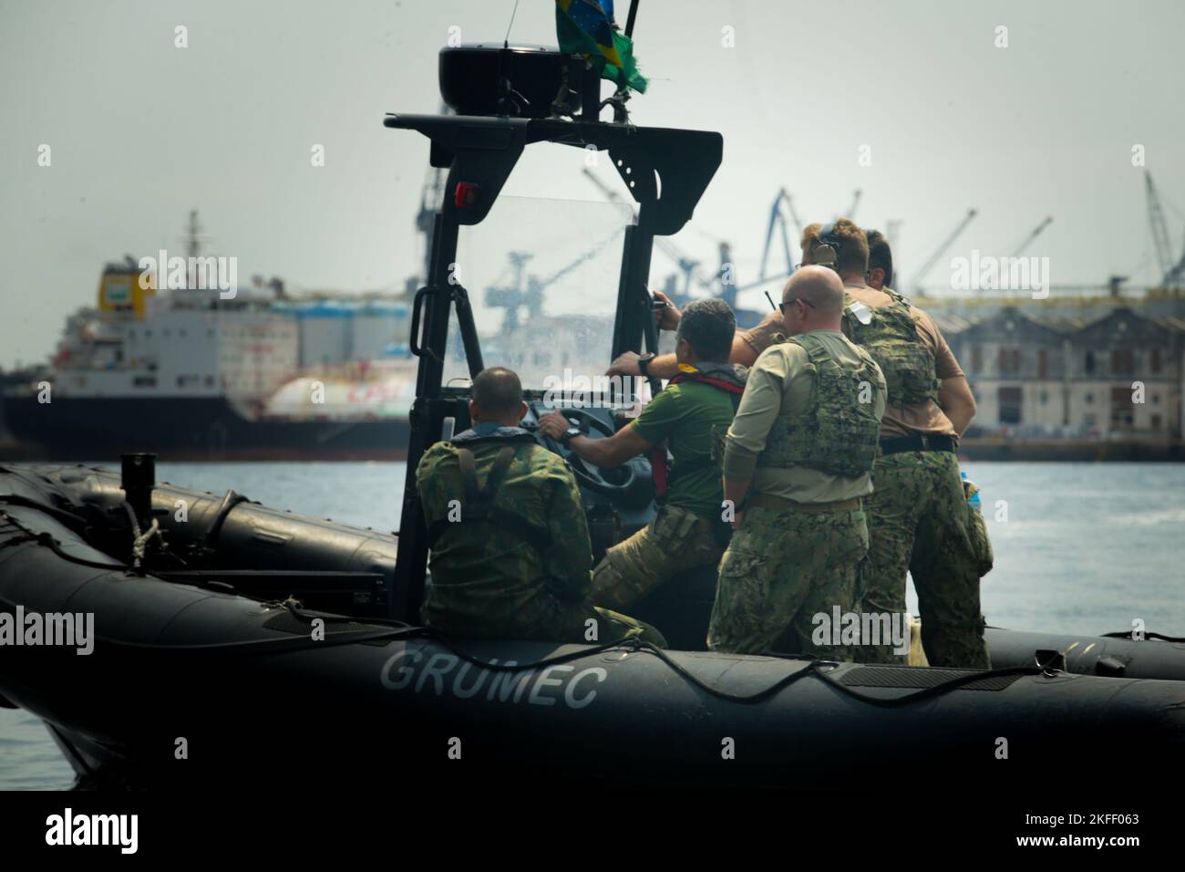 Rio De Janeiro (Sept. 13, 2022) Members of Special Boat Team 22 train ...