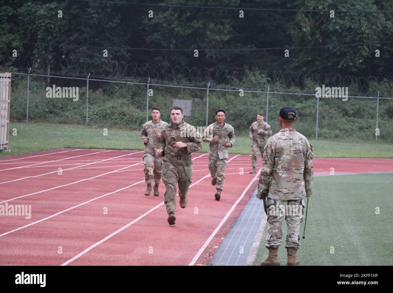 EFMB Candidates conduct the physical fitness assessment to kick off the ...