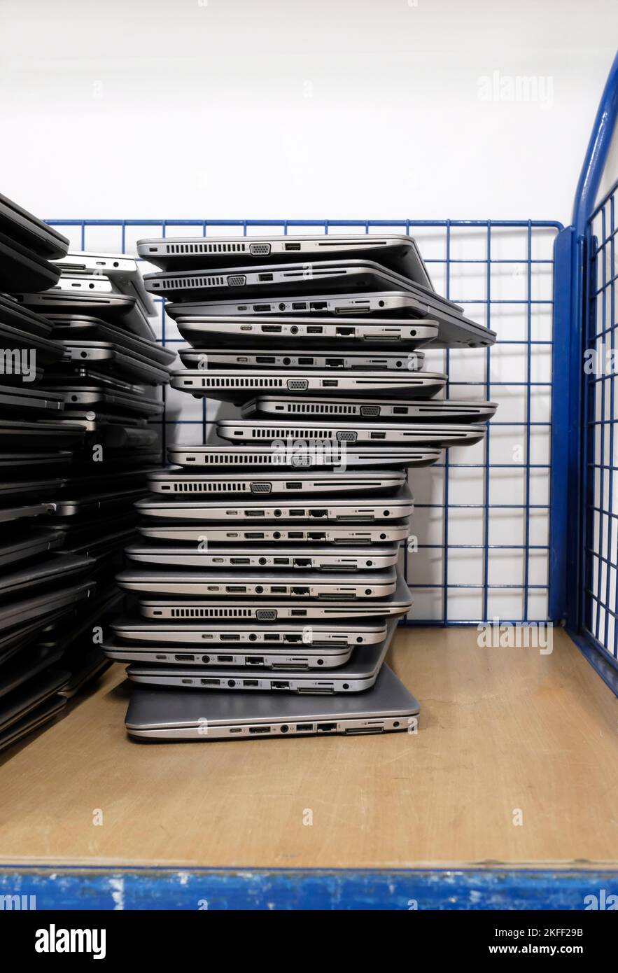 Obsolete laptops hi-res stock photography and images - Alamy