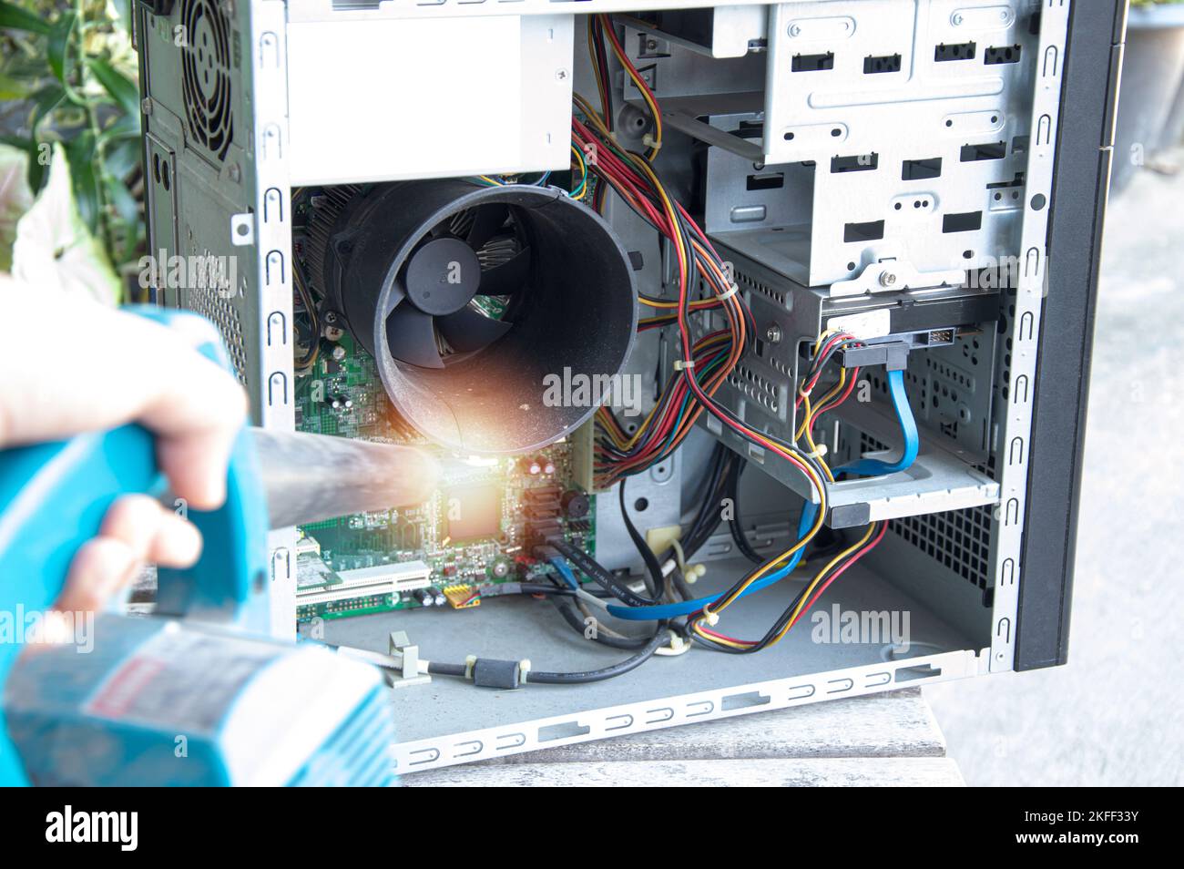 Cleaning a dusty computer with a blower Stock Photo - Alamy