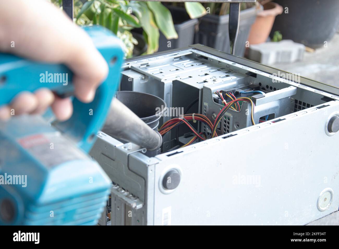 Cleaning a dusty computer with a blower Stock Photo - Alamy