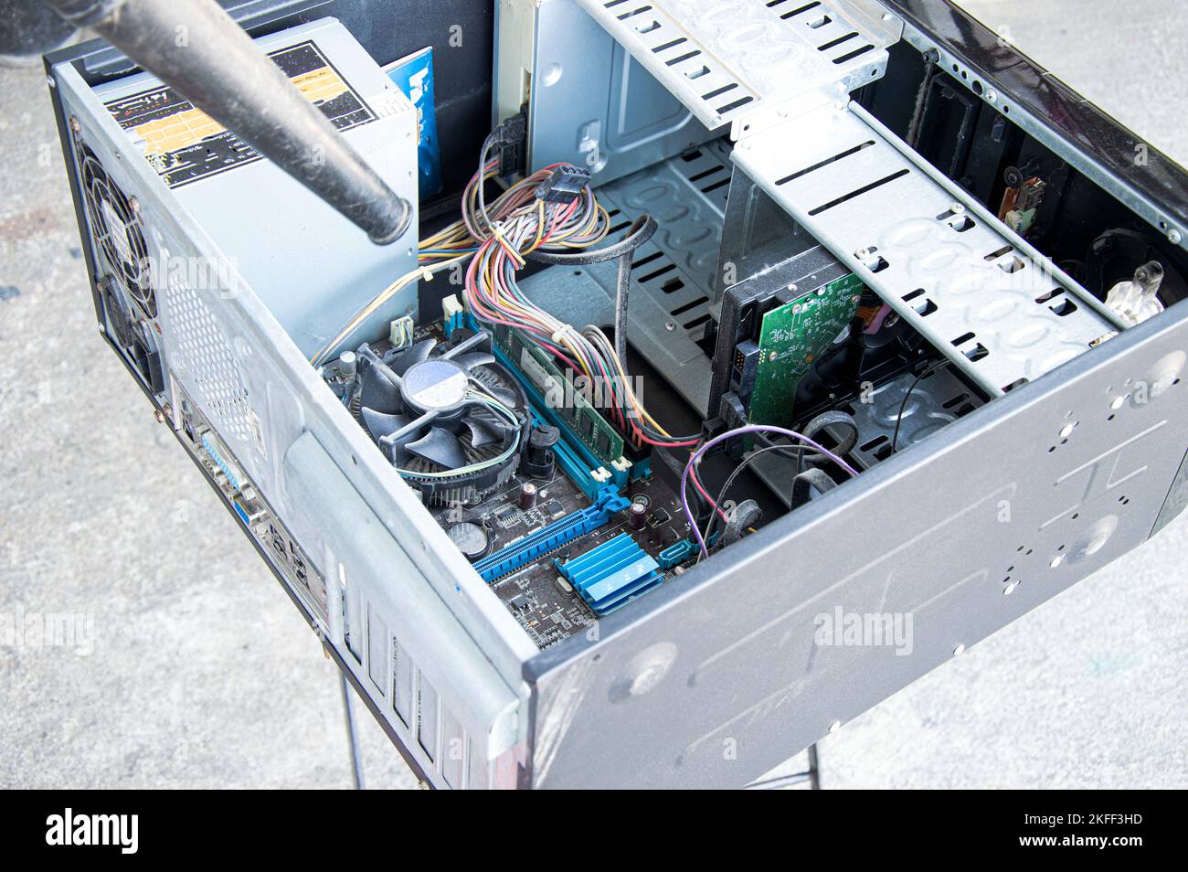Cleaning a dusty computer with a blower Stock Photo - Alamy
