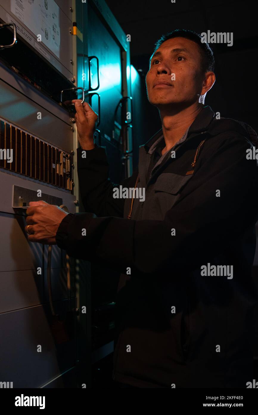 Kaena point satellite station hi-res stock photography and images - Alamy