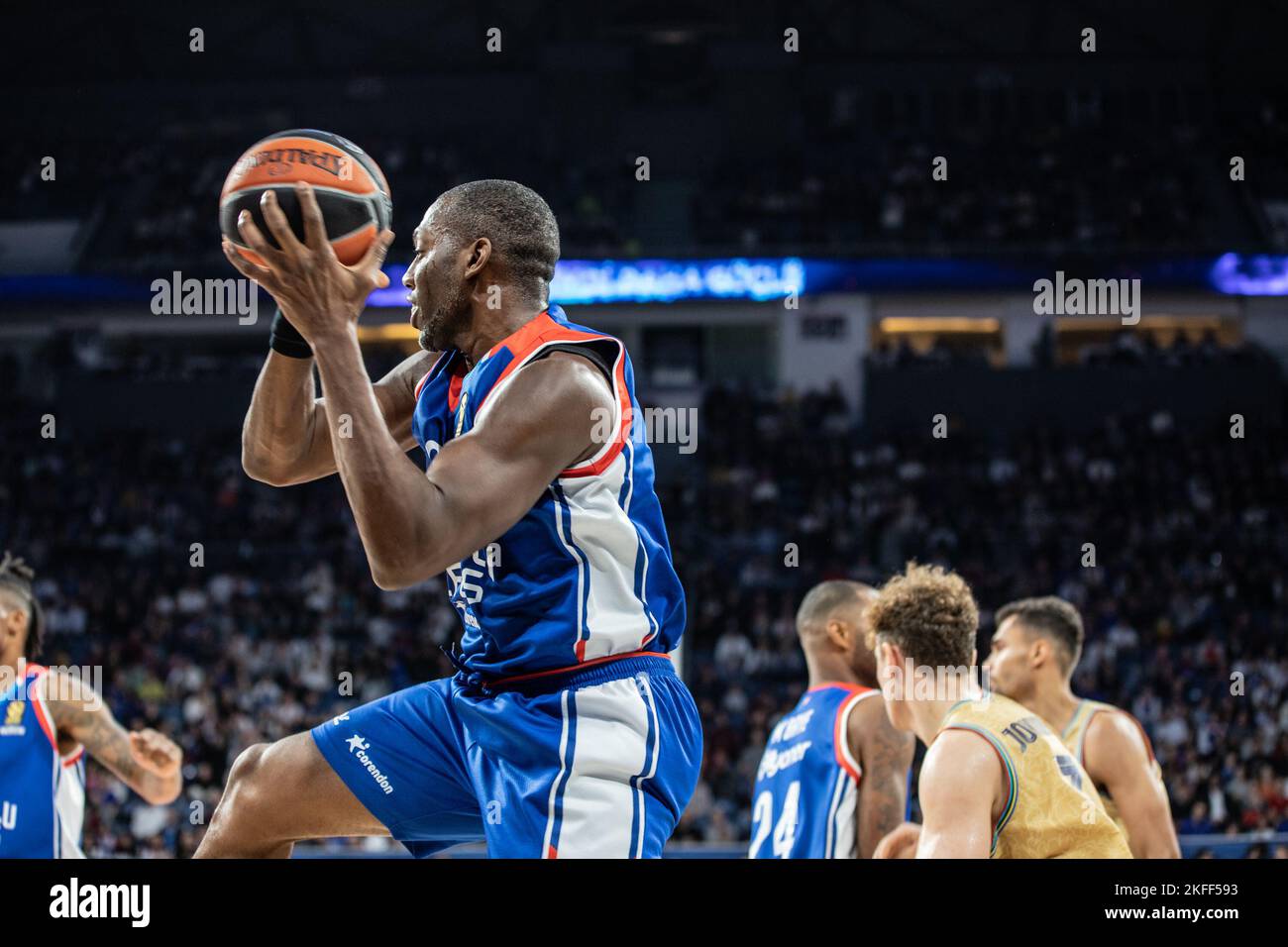 Istanbul, Turkey. 17th Nov, 2022. Bryant Dunston of Anadolu Efes ...