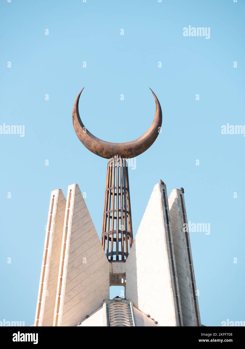 Faisal Mosque, Islamabad's Largest Mosque, commissioned by the Saudis ...