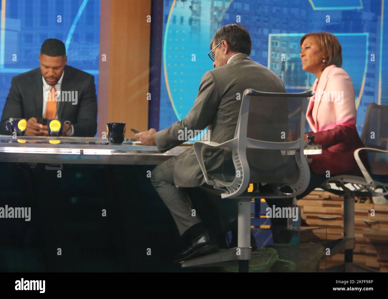 New York, NY, USA. 17th Nov, 2022. Michael Strahan, Robin Roberts ...