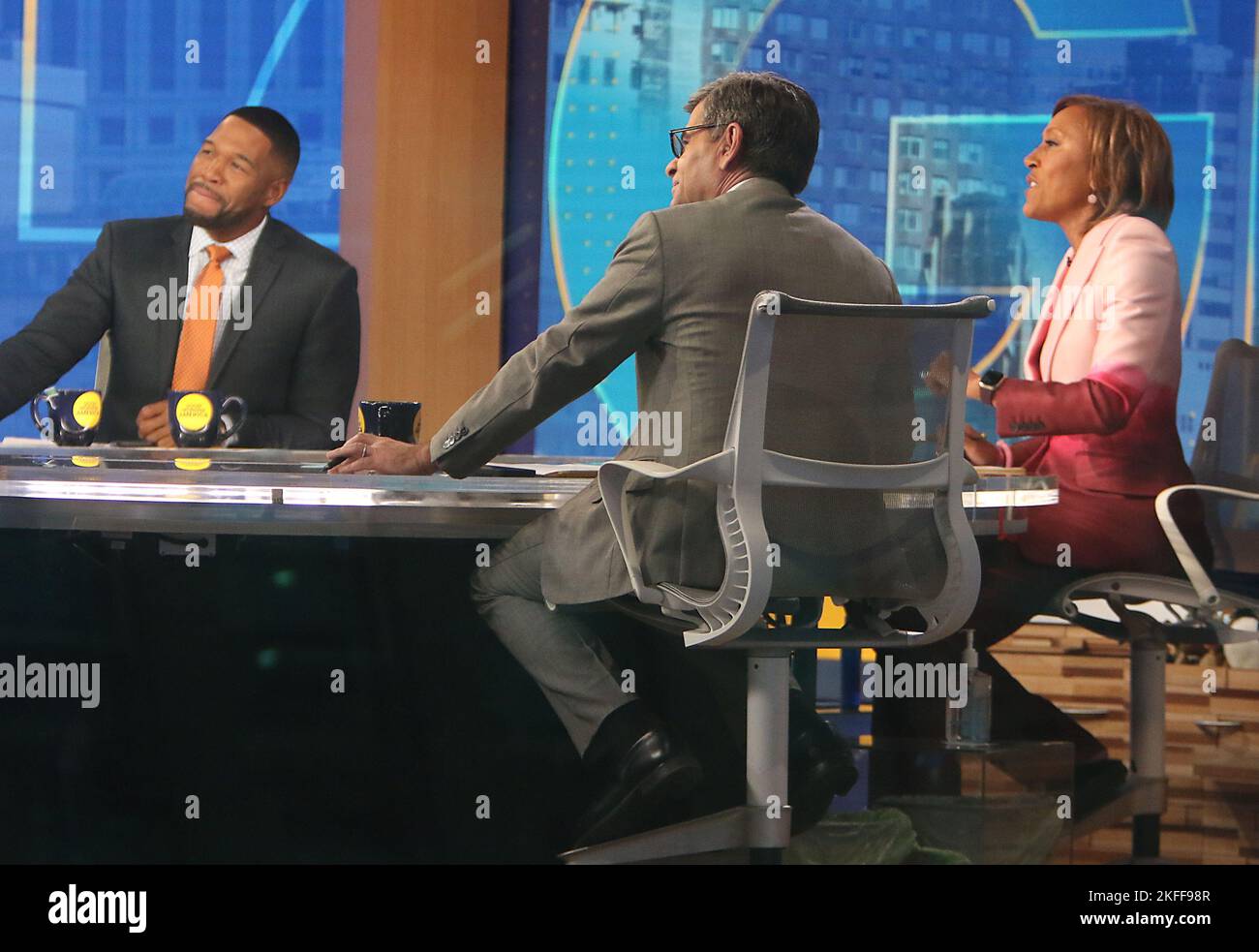 New York, NY, USA. 17th Nov, 2022. Michael Strahan, Robin Roberts ...