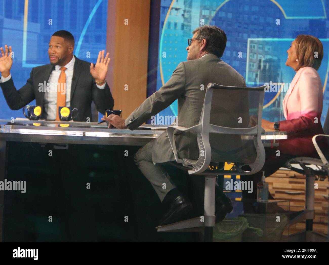 New York, NY, USA. 17th Nov, 2022. Michael Strahan, Robin Roberts ...