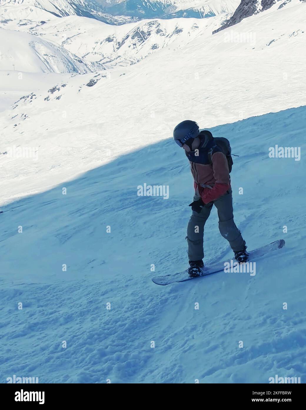 Man riding on snowboard hi-res stock photography and images - Alamy