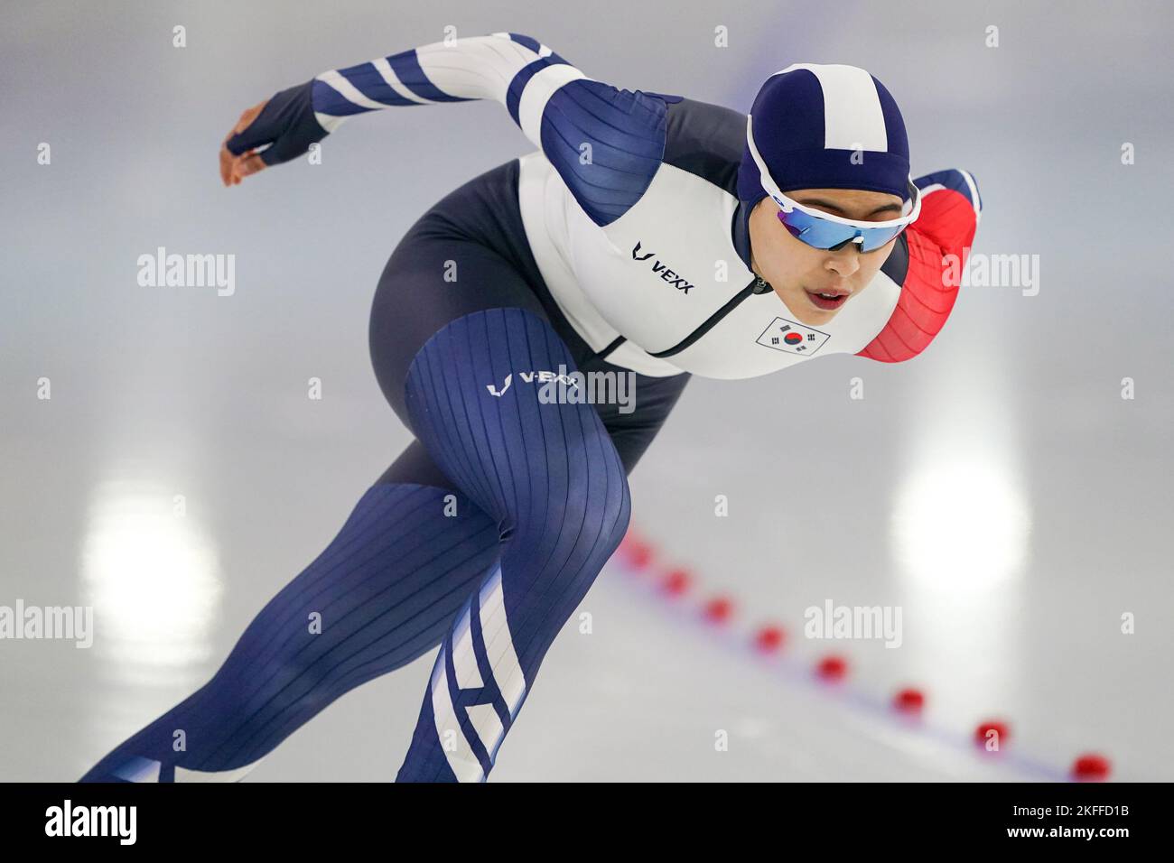 HEERENVEEN, NETHERLANDS - NOVEMBER 18: Na-Hyun Lee of South Korea competing on the Women's B ...