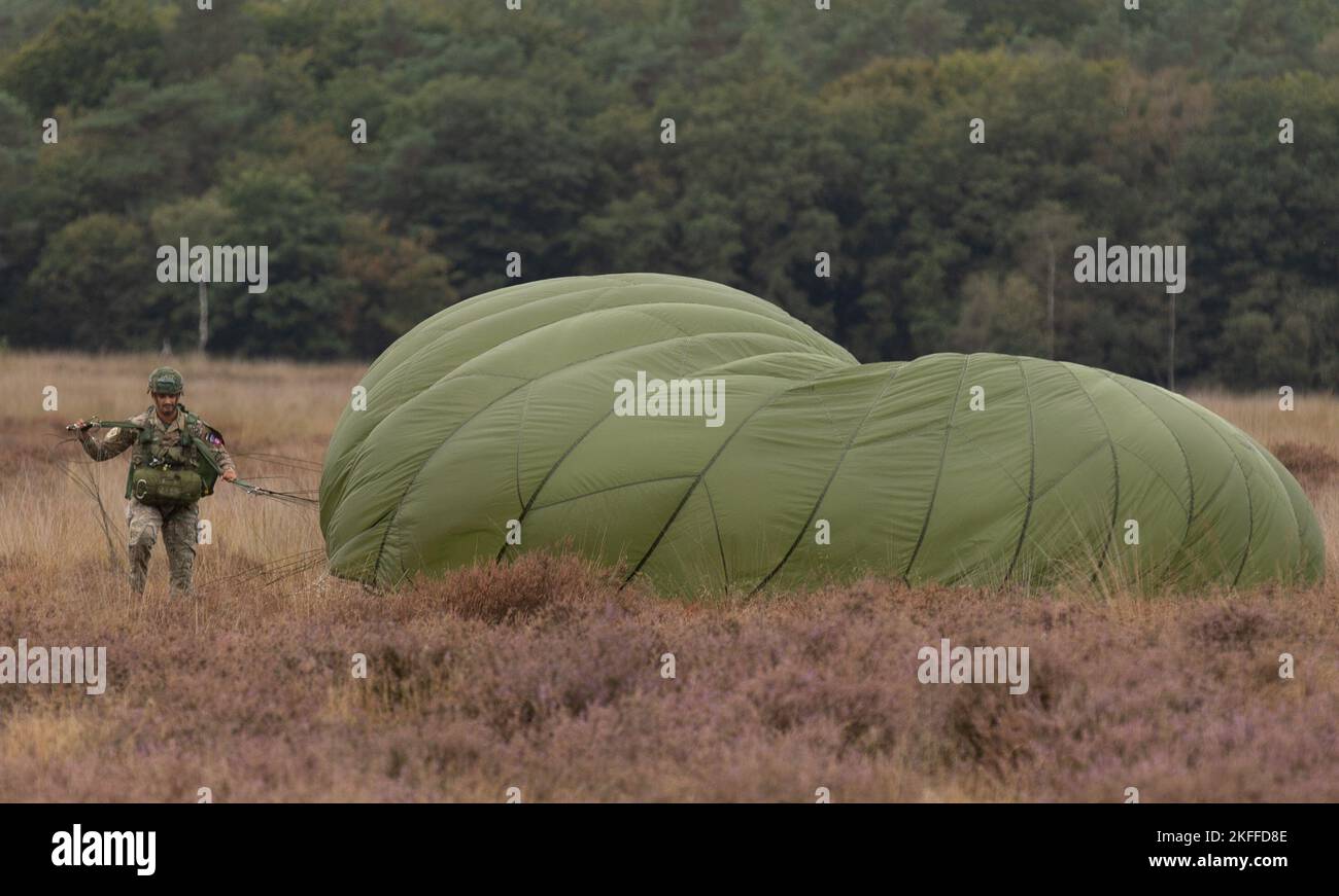 A U.S. Army Paratrooper gets dragged by his German T-10 parachute ...
