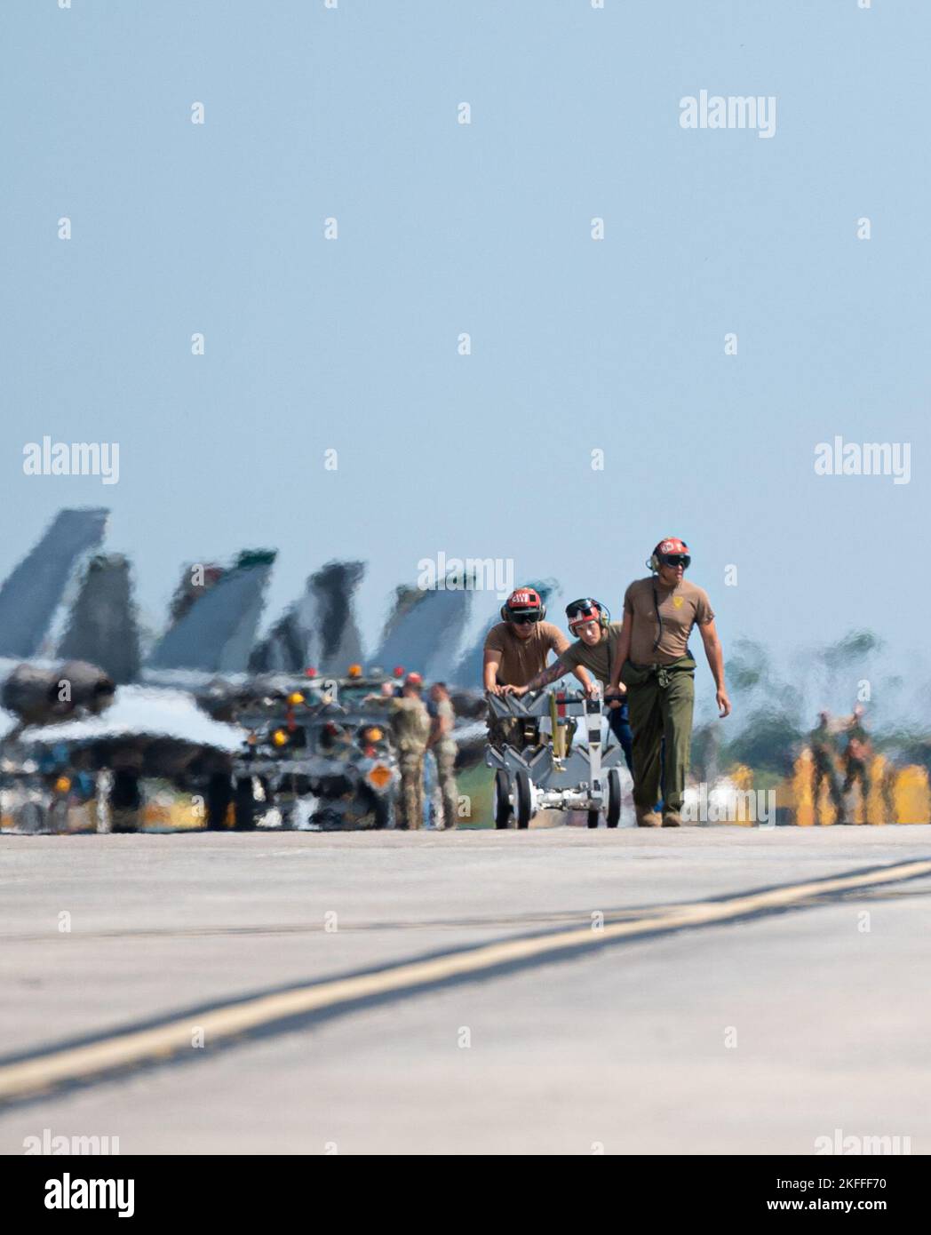 U.S. Marines with Marine Fighter Attack Squadron 101 (VMFAT-101 ...